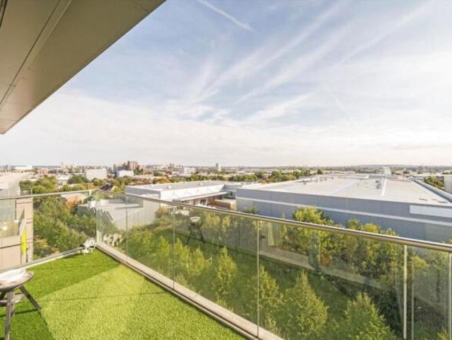 2 bedroom flat for rent in Lakeside Drive, Park Royal, NW10