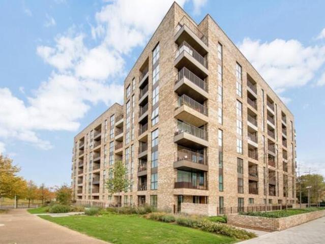 2 bedroom flat for rent in Lakeside Drive, Park Royal, London, NW10