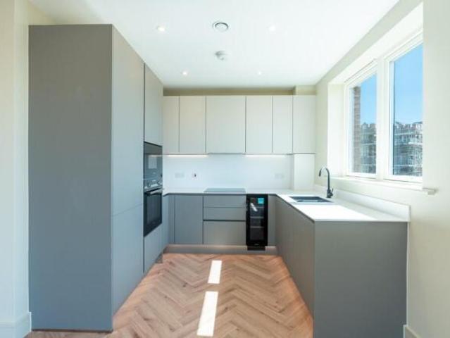 2 bedroom flat for rent in Lapidge Drive, Springfield Village, Wandsworth, London, SW17