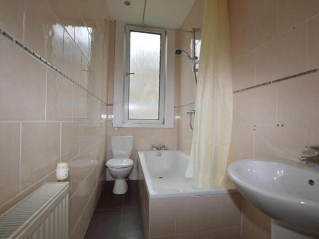 2 bedroom flat for rent in Largo Place, Leith, Edinburgh, EH6