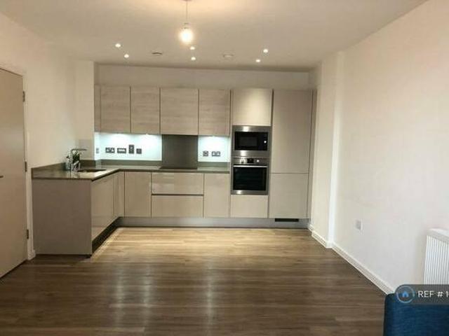 2 bedroom flat for rent in Lariat Court London E3