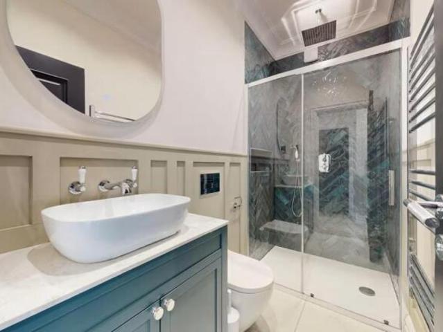 2 bedroom flat for rent in Larkfield Road Richmond TW9