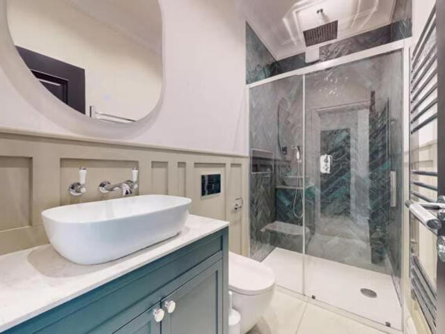 2 bedroom flat for rent in Larkfield Road, Richmond, TW9