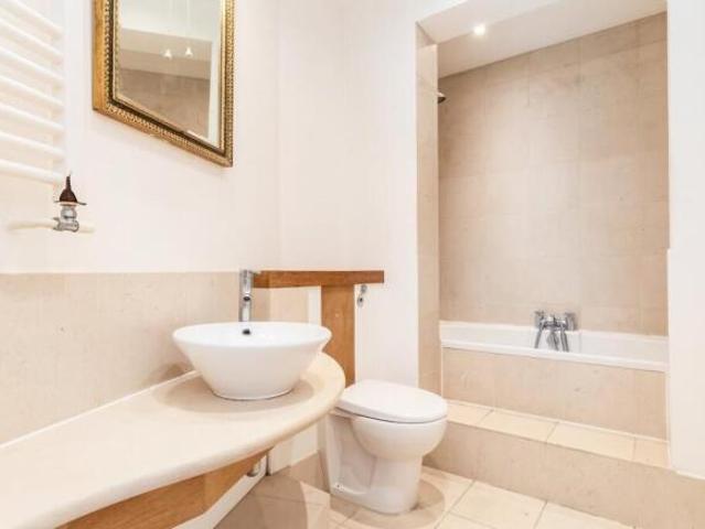 2 bedroom flat for rent in Larkhall Lane, Stockwell, SW4