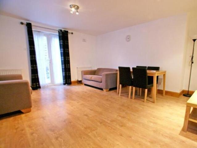 2 bedroom flat for rent in Larnach Road, W6
