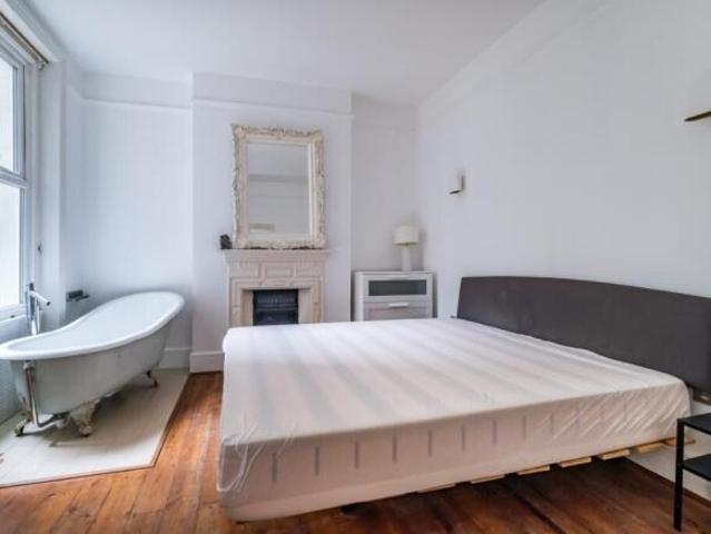 2 bedroom flat for rent in Latchmere Road London SW11