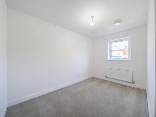 2 bedroom flat for rent in Laubella Road, ME20