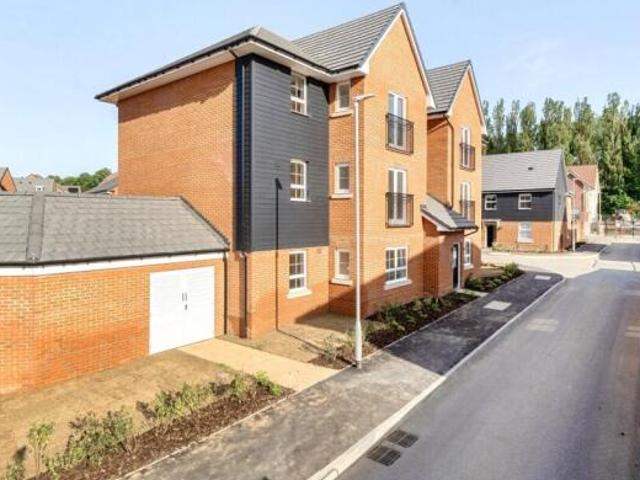 2 bedroom flat for rent in Laubella Road, Aylesford, Kent, ME20