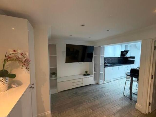 2 bedroom flat for rent in Laura Terrace, Brownswood Road, London, N4