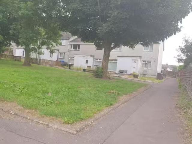 2 bedroom flat for rent in Laurel Square, FK4
