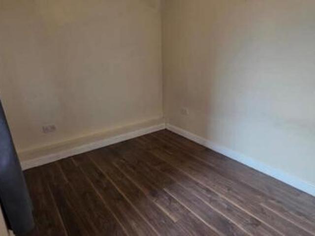 2 bedroom flat for rent in Laurel Place, Armley, LS12