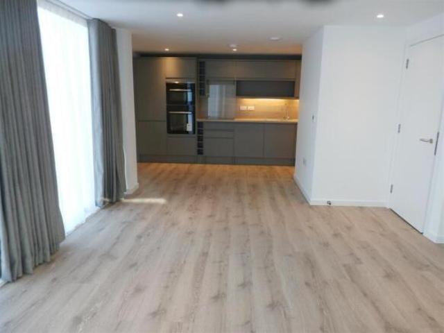 2 bedroom flat for rent in Lawrence House, 188 Histon Road, Cambridge, CB4