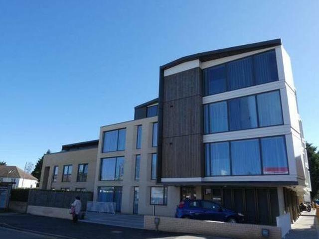2 bedroom flat for rent in Lawrence House Histon Road CB4