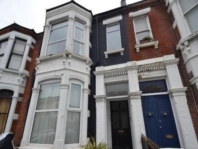 2 bedroom flat for rent in Lawrence Road Southsea PO5
