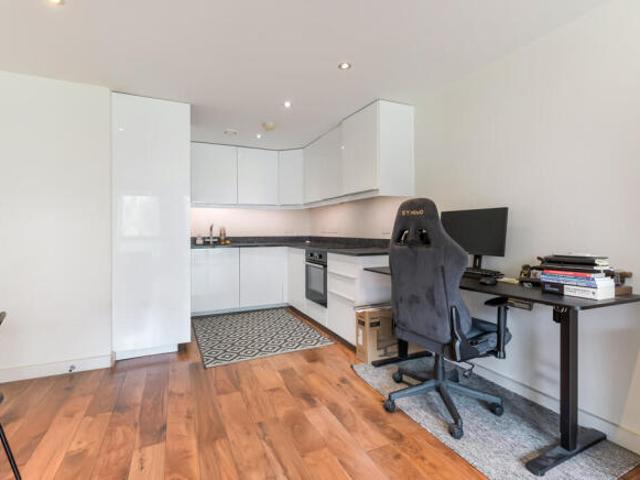 2 bedroom flat for rent in Lawrie House SW19