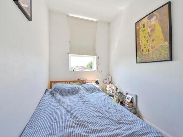 2 bedroom flat for rent in Leopold Road, Wimbledon, London, SW19