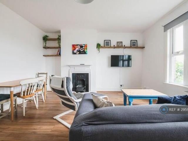 2 bedroom flat for rent in Lea Bridge Road, London, E10