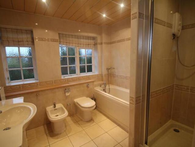 2 bedroom flat for rent in Leconfield Court, Wetherby, West Yorkshire, LS22