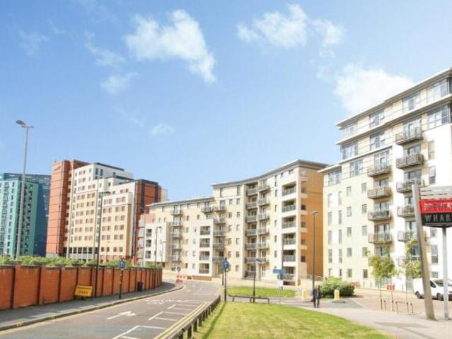 2 bedroom flat for rent in Leeds, UK, LS10