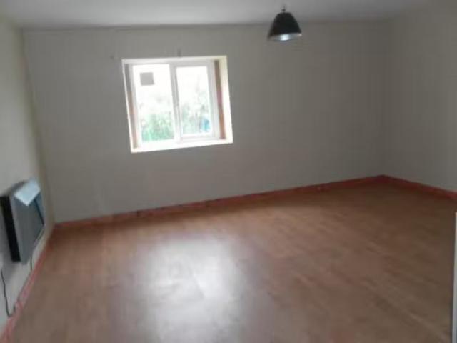 2 bedroom flat for rent in Leeds Road, Bradford, BD3