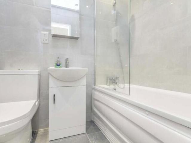 2 bedroom flat for rent in Leeland Terrace, West Ealing, W13