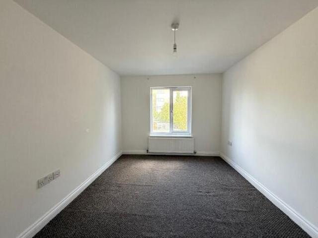 2 bedroom flat for rent in Leighton Road, Enfield, EN1