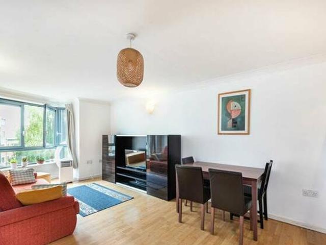 2 bedroom flat for rent in Lewis Gardens London N16