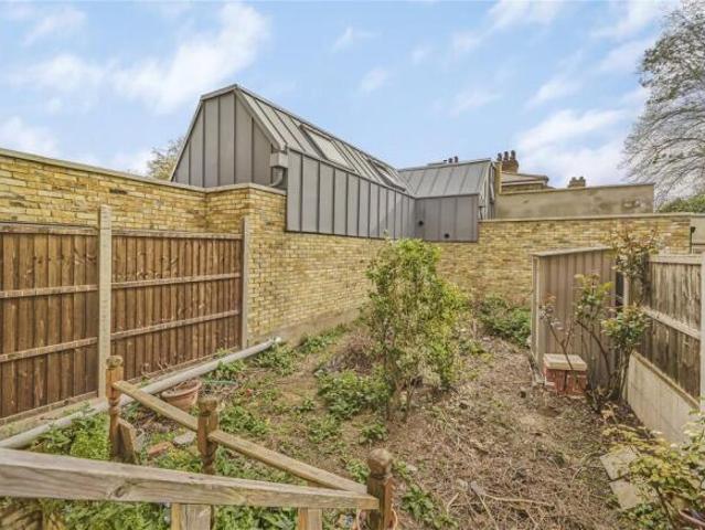 2 bedroom flat for rent in Lewisham Way, London, SE14