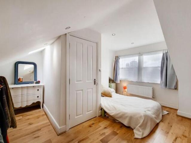 2 bedroom flat for rent in Lewisham Way, London, SE4