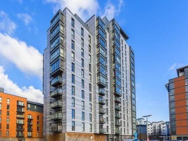 2 bedroom flat for rent in Lexington Apartments Railway Terrace Slough SL2