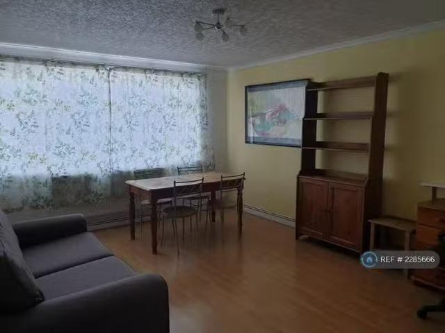 2 bedroom flat for rent in Leytonstone, London, E11