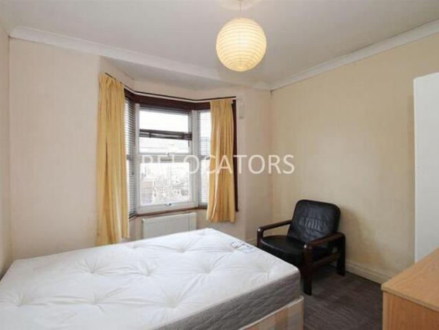 2 bedroom flat for rent in Leybourne Road, London, E11