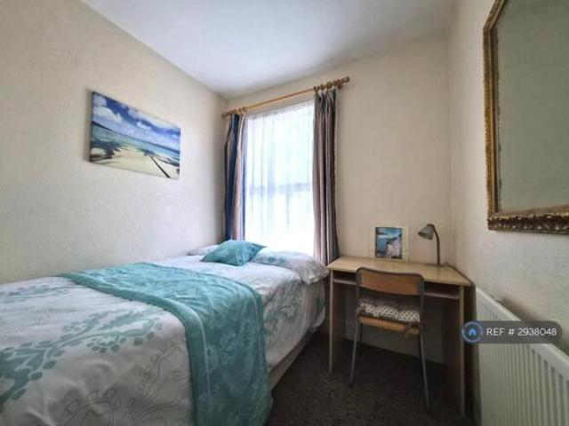 2 bedroom flat for rent in Leybourne Road, London, E11