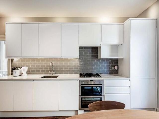 2 bedroom flat for rent in Lime Grove, Shepherds Bush, W12