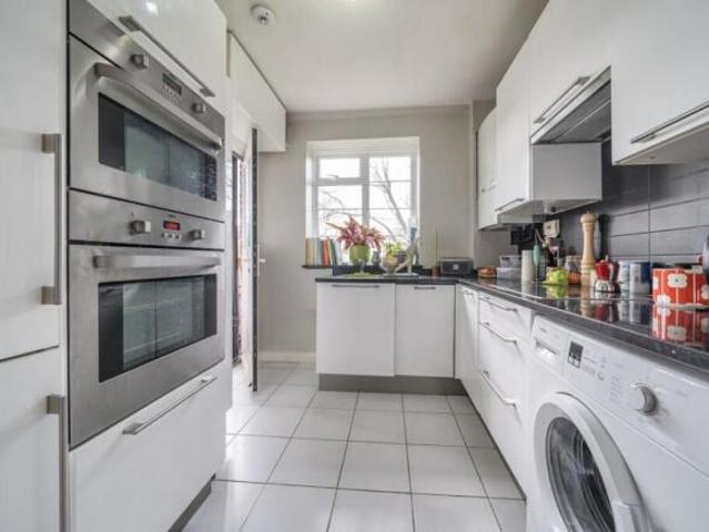 2 bedroom flat for rent in Limes Gardens, Southfields, SW18