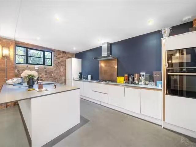 2 bedroom flat for rent in Limes Road, Beckenham, BR3