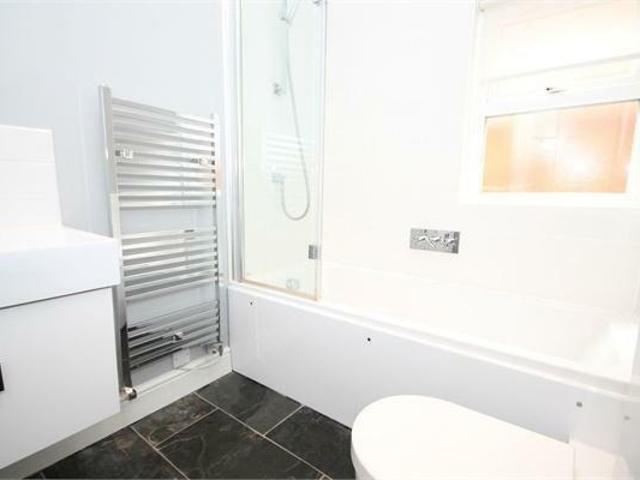 2 bedroom flat for rent in Linacre Road, Willesden Green, NW2