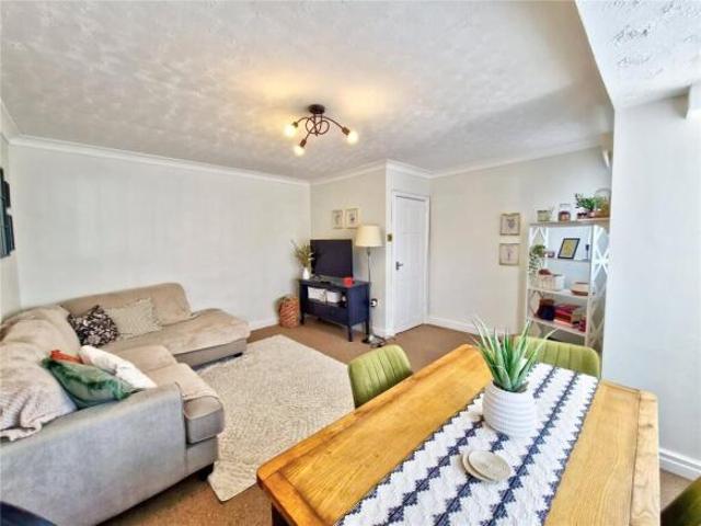 2 bedroom flat for rent in Linbridge Drive, West Denton, Newcastle Upon Tyne, NE5