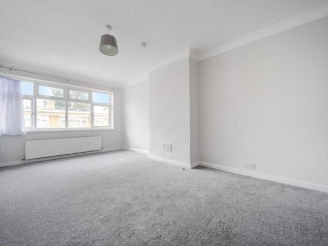 2 bedroom flat for rent in Lincoln Close, LONDON, SE25