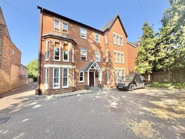 2 bedroom flat for rent in Linden Road, Bedford, Bedfordshire, MK40
