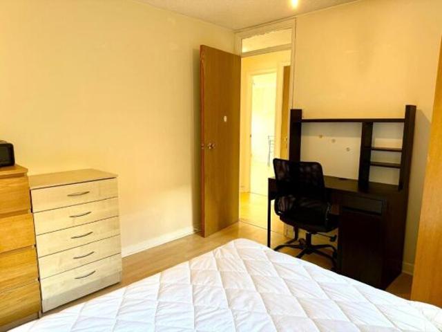 2 bedroom flat for rent in Linden Way, Anniesland, Glasgow, G13
