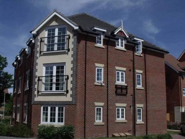 2 bedroom flat for rent in Lindford Bordon GU35