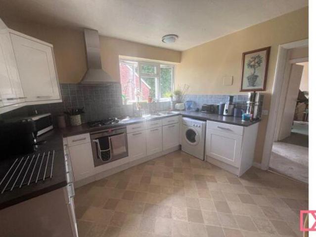 2 bedroom flat for rent in Lindfield Gardens, Guildford, Surrey, GU1