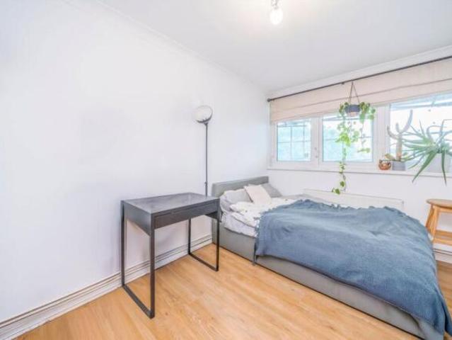 2 bedroom flat for rent in Lindfield Street, Canary Wharf, E14