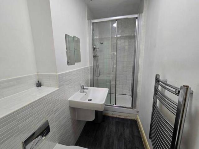 2 bedroom flat for rent in Linen Quarter, M15