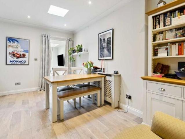 2 bedroom flat for rent in Links Road, Tooting, SW17