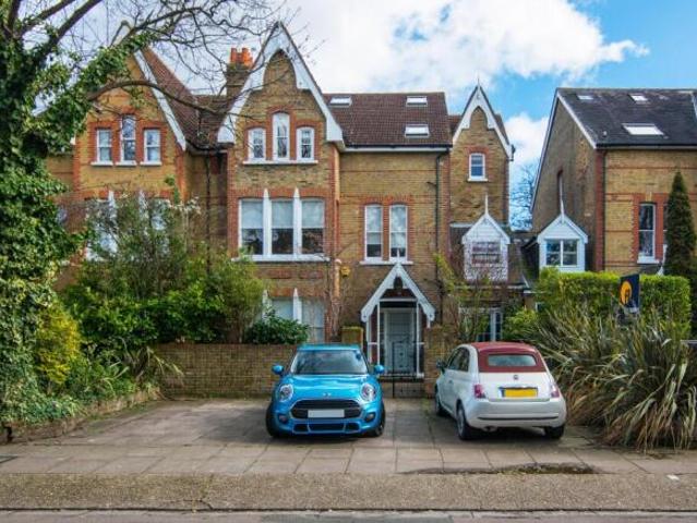2 bedroom flat for rent in Lion Gate Gardens, Kew, TW9