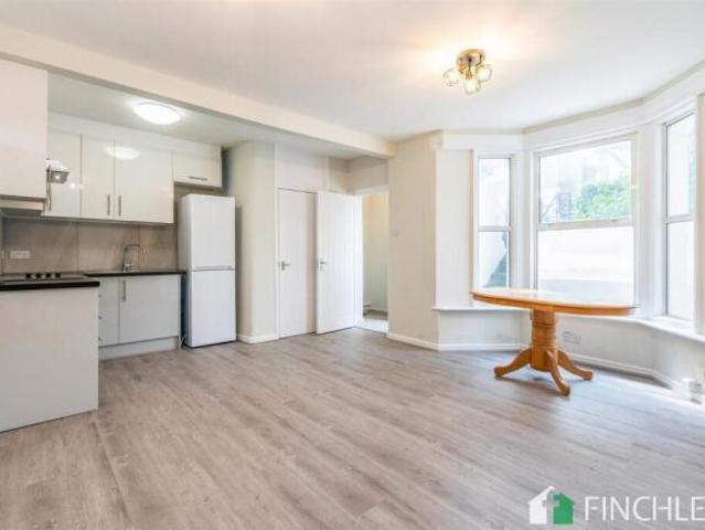 2 bedroom flat for rent in Lichfield Grove, London, N3