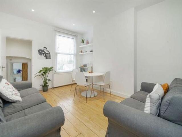 2 bedroom flat for rent in Lichfield Road, Cricklewood, NW2