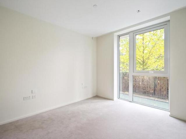 2 bedroom flat for rent in Lillie Square, Earls Court, London, SW6